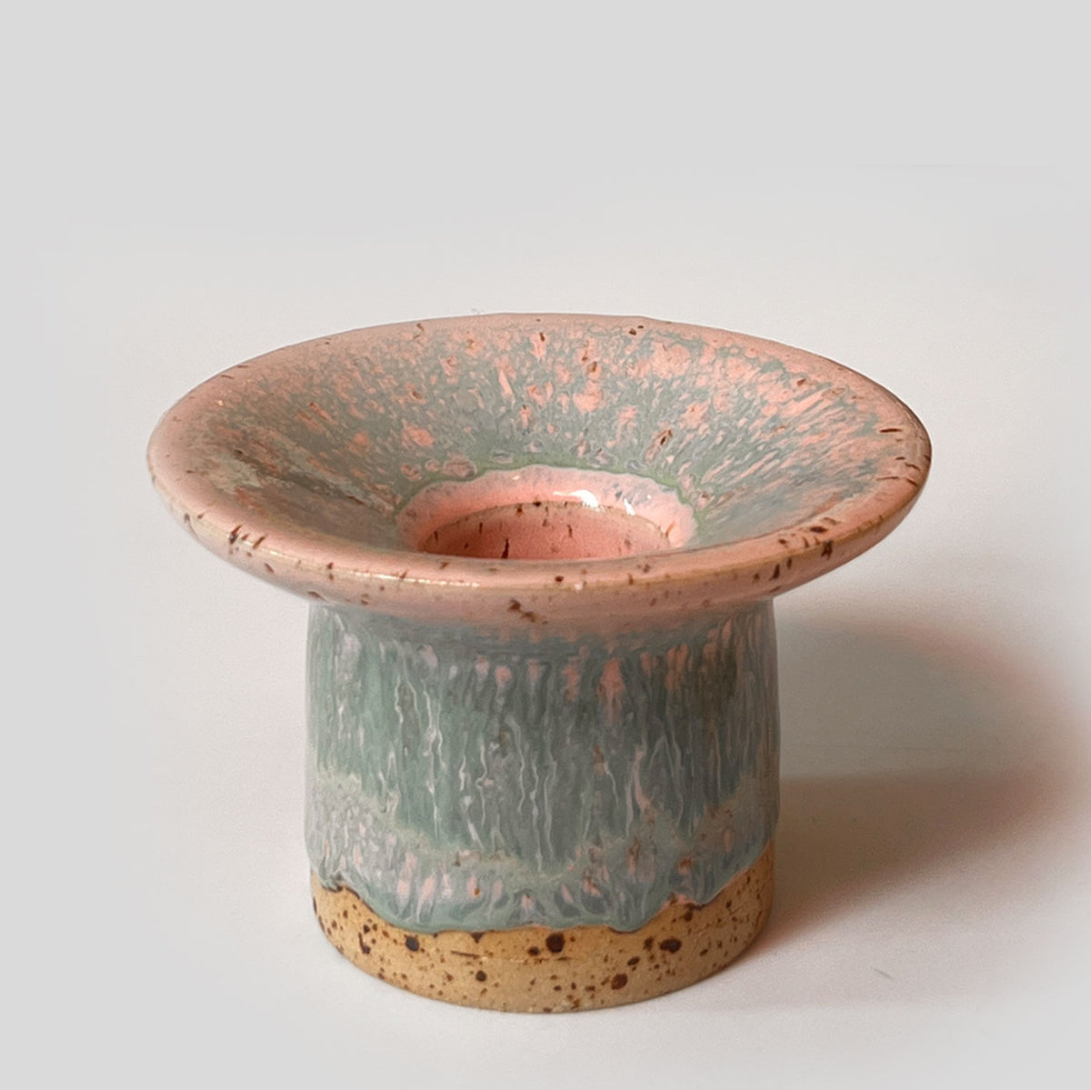 Studio Arhoj Hono Candlestick | Rose Leaf – Colours May Vary